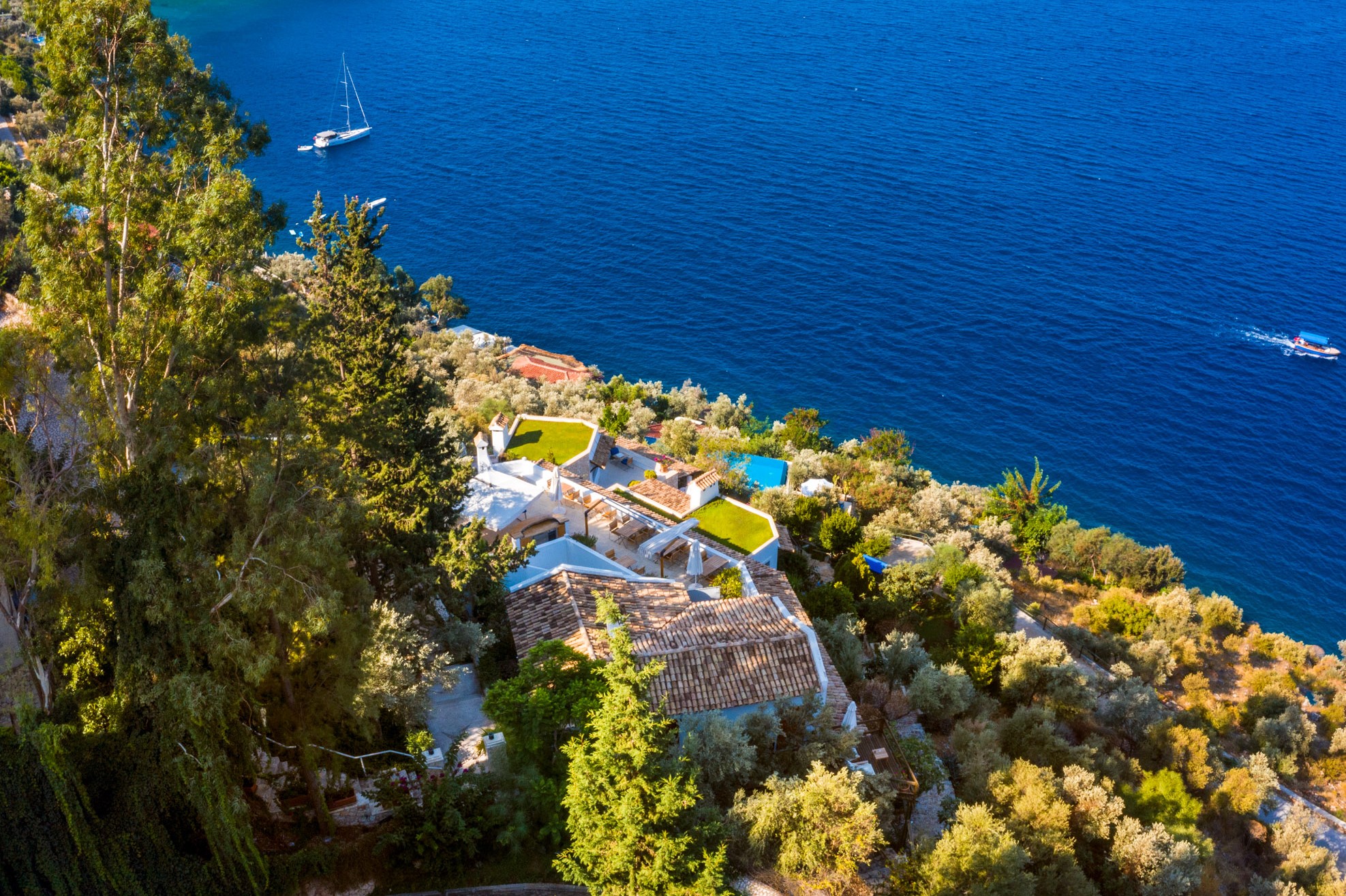 Villa Mahal | Overview | Location